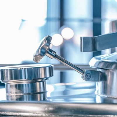 3 types of manway closings – which one to choose? - Inoxmanways.com